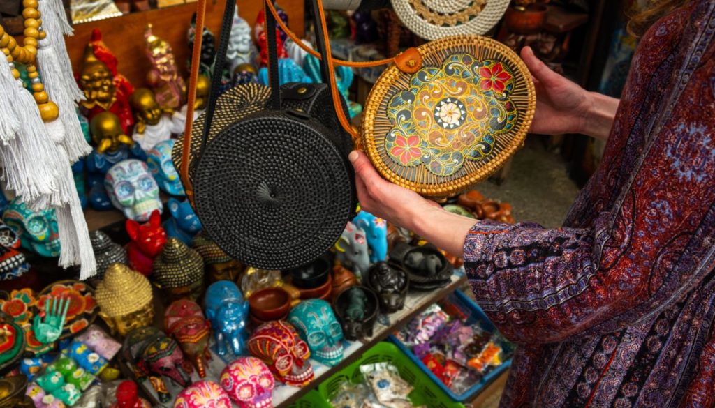 TOP TIPS for Souvenir Shopping in Sukawati Market