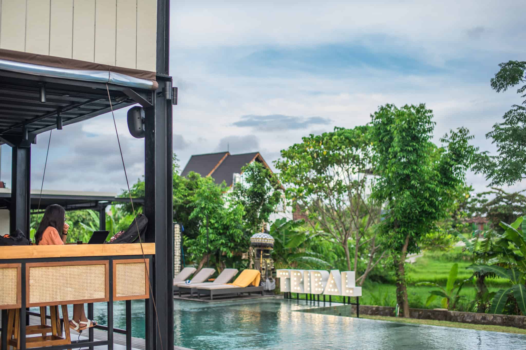 How to Get Around Using Gojek and Grab in Indonesia