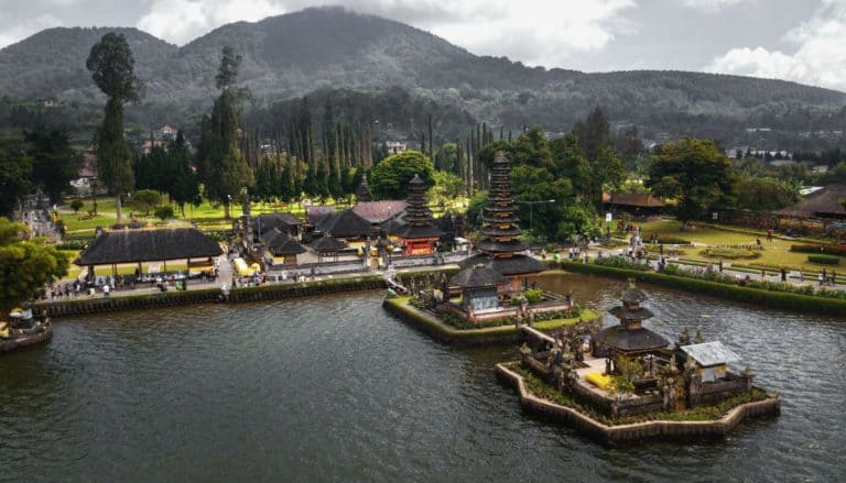 4 MAGICAL Lakes in Bali to Check Out
