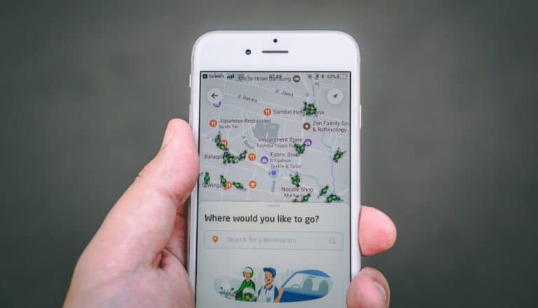 How to Get Around Using Gojek and Grab in Indonesia